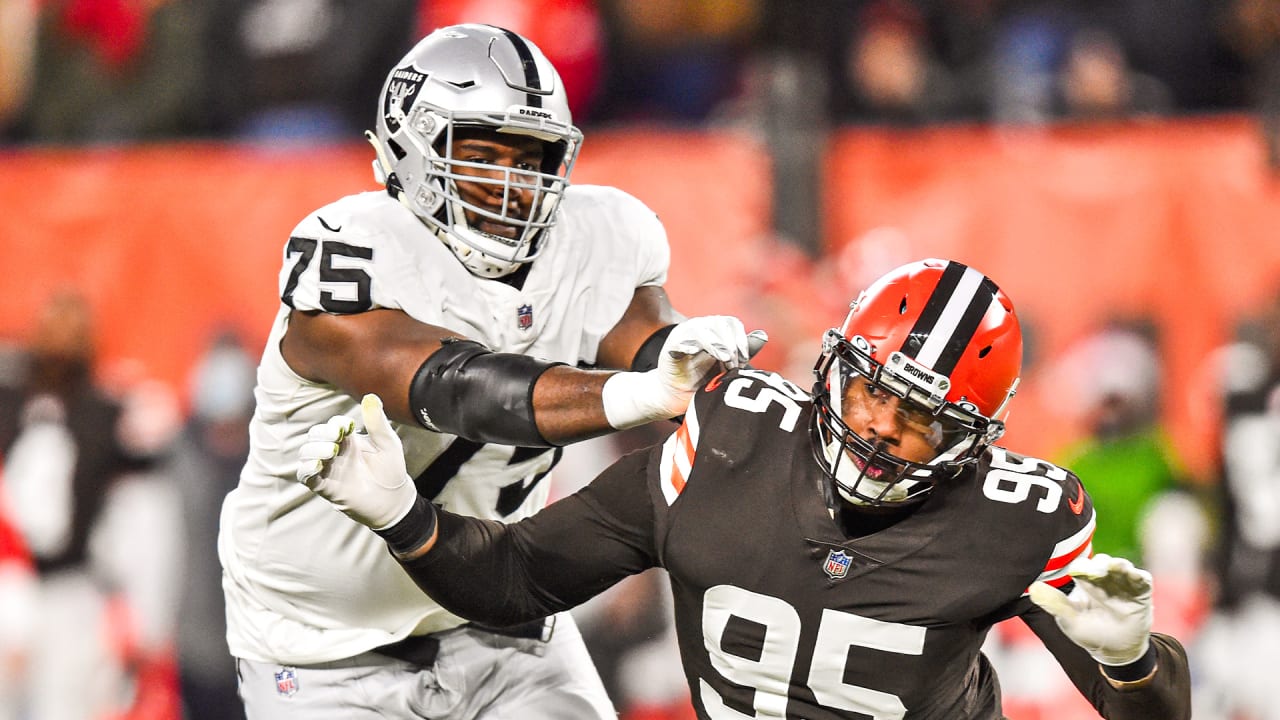 Stats and Facts: 49ers Welcome Offensive Lineman Brandon Parker
