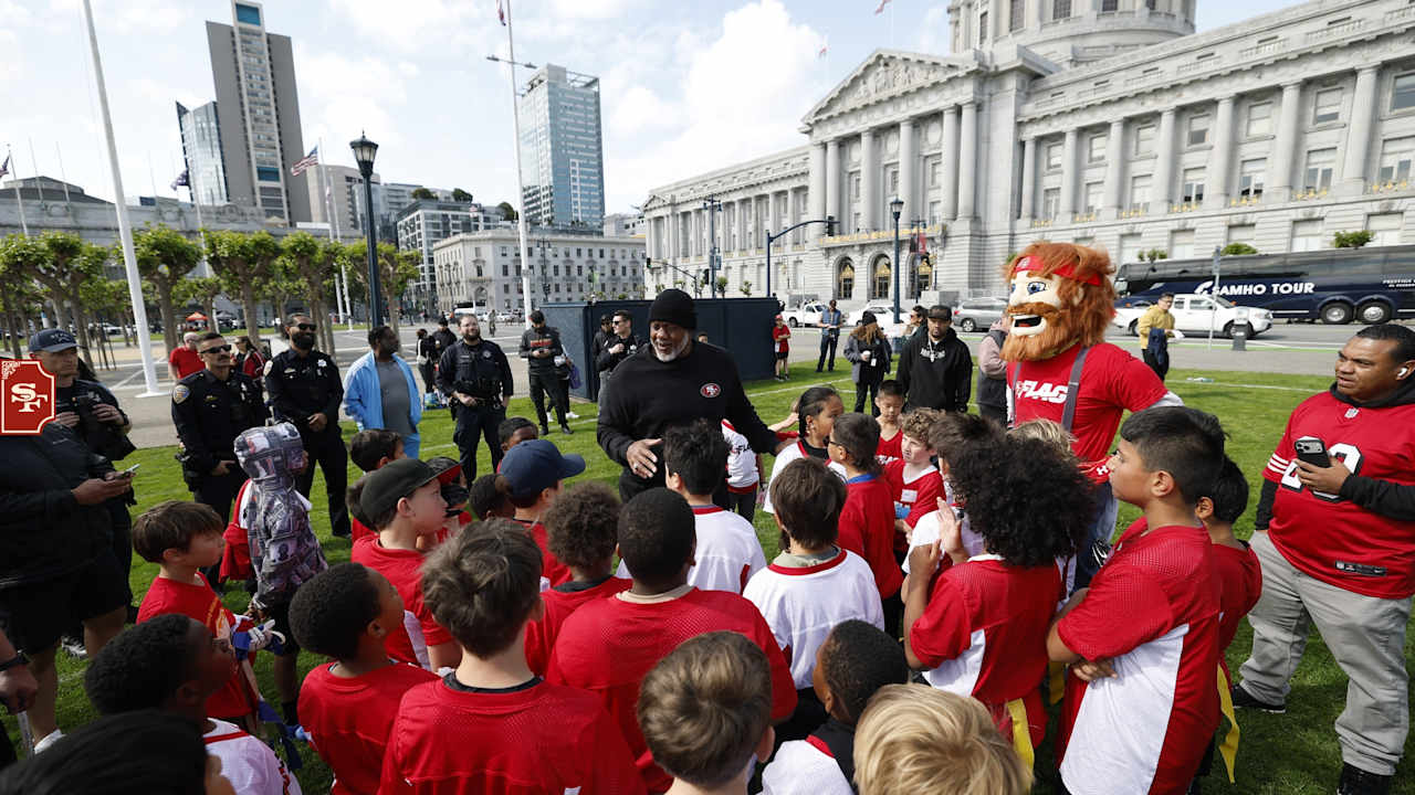 49ers Host Flag Day at San Francisco City Hall