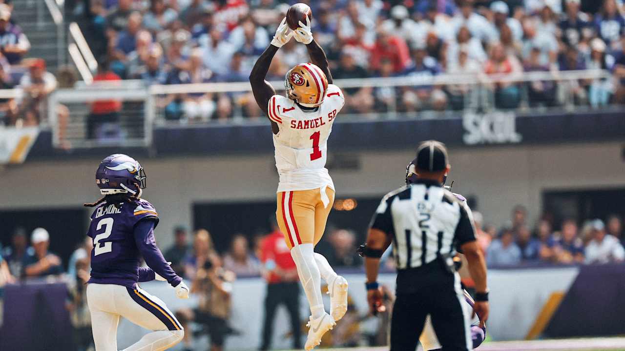 Deebo Samuel Sr. Leaps Over the Middle for a 28-Yard Catch