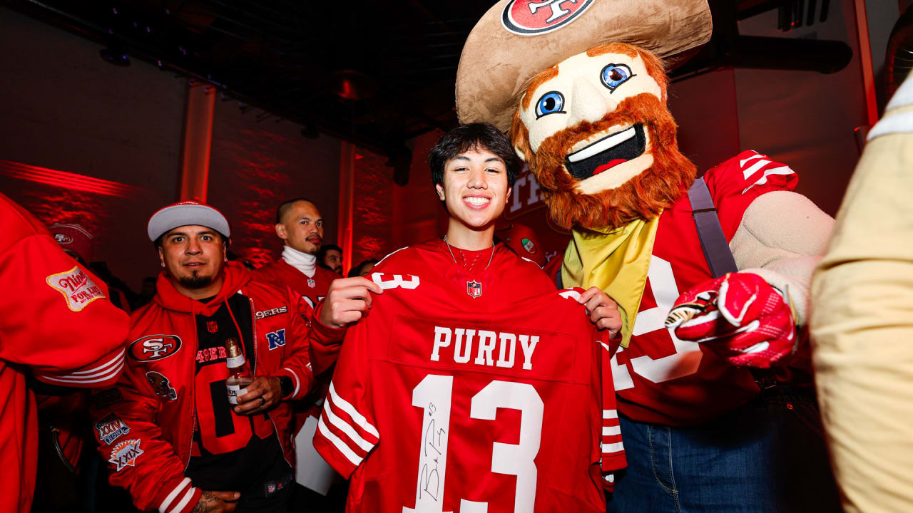 Fans Across the Bay Area Watch the 49ers Divisional Playoff Game