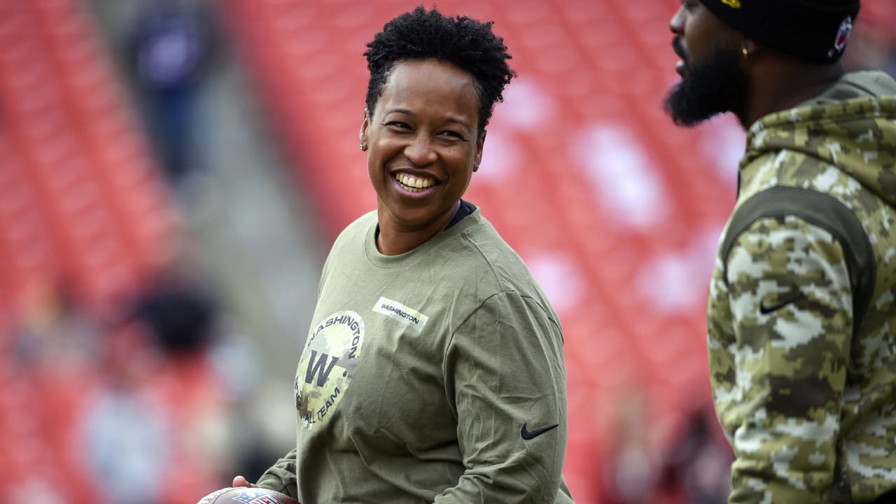 Jennifer King makes history as Bears’ first female coach