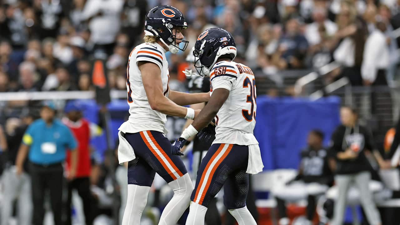 HIGHLIGHT: Tory Taylor pins Raiders deep with beautiful coffin-corner punt