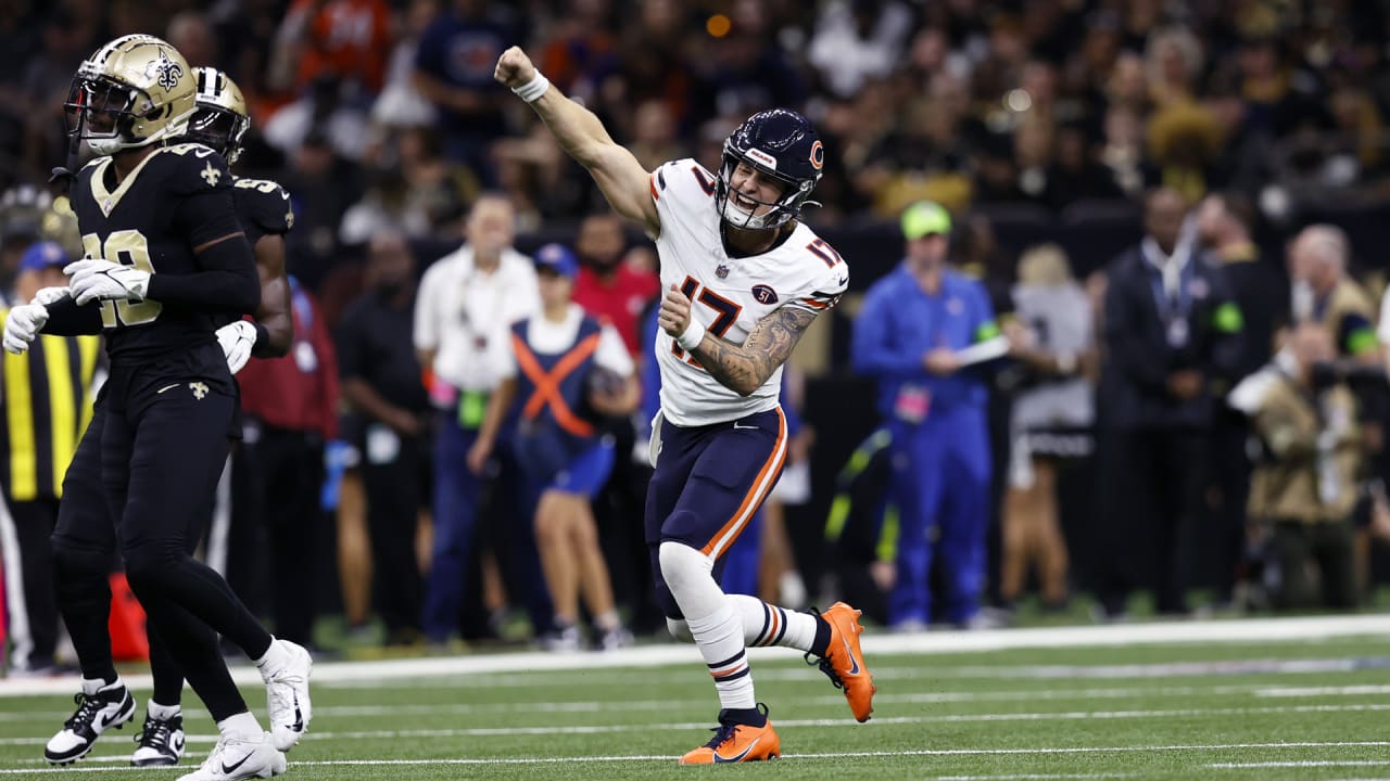 HIGHLIGHT: Tyson Bagent mashes turbo button on 20-yard scramble