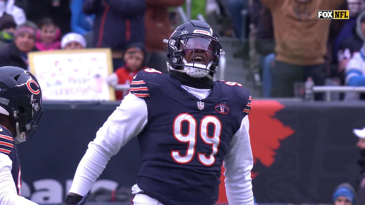 HIGHLIGHT: Gervon Dexter Sr. engulfs Jared Goff for pivotal sack