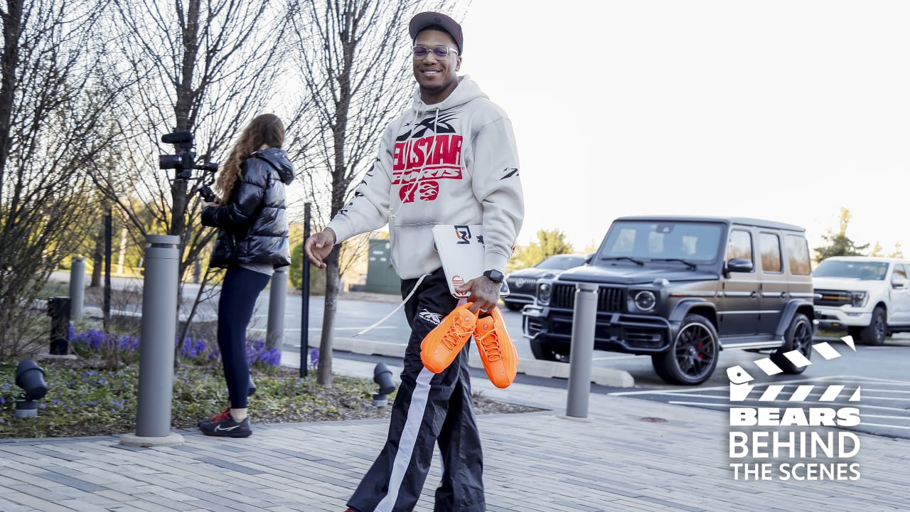 PHOTOS: Players return to Halas Hall | Behind the Scenes