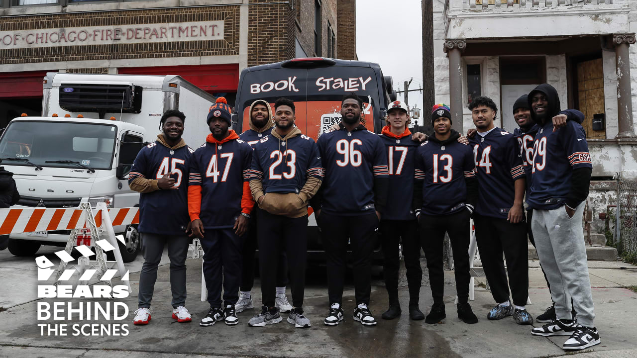 Bears give back to the community ahead of Thanksgiving