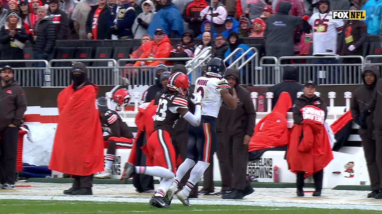 CAN'T-MISS HIGHLIGHT: DJ Moore shows off his toe-drag swag on 27-yard catch