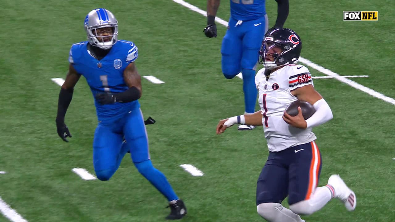 HIGHLIGHT: Justin Fields' 10-yard scramble sets up Bears at goal line