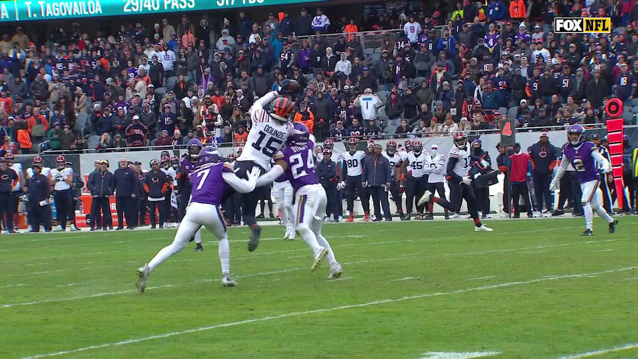 HIGHLIGHT: Caleb Williams finds Rome Odunze over middle for fourth-down ...