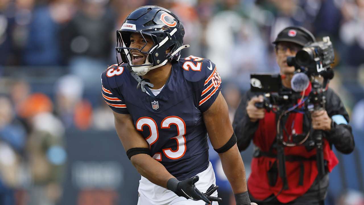 HIGHLIGHT: Roschon Johnson rushes for a 1-yard touchdown