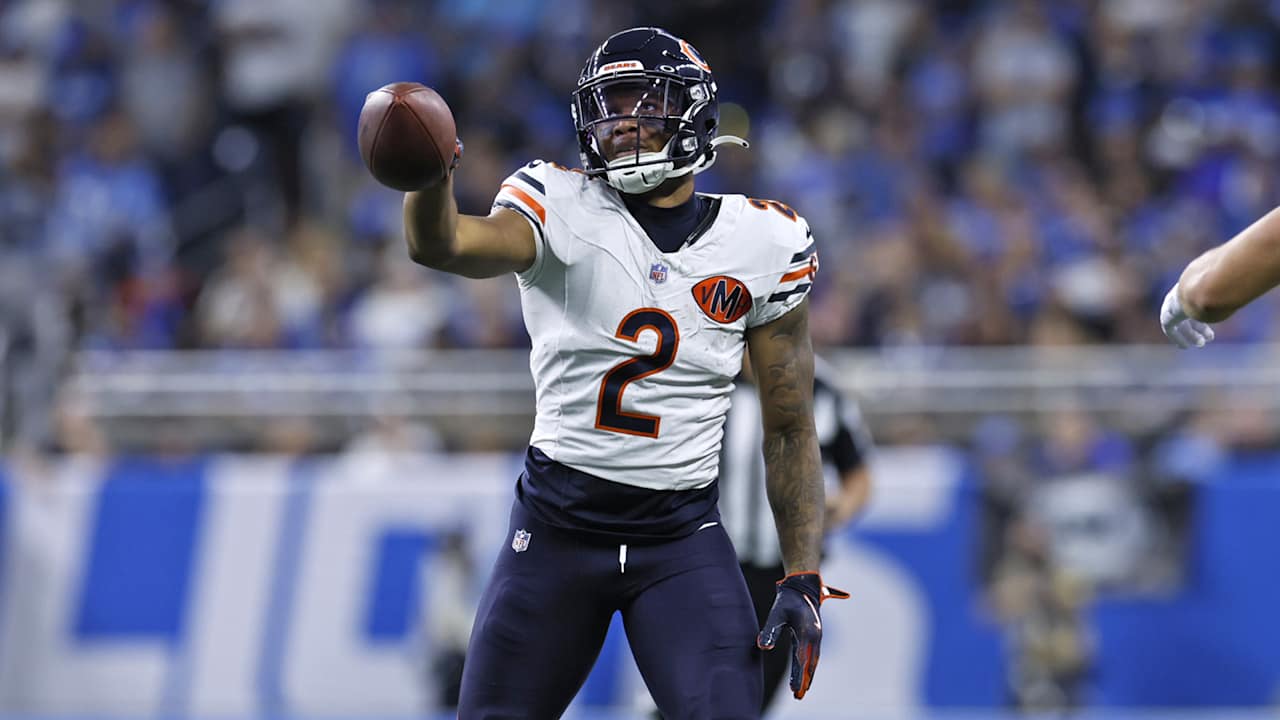 HIGHLIGHT: Caleb Williams' 18-yard strike to DJ Moore gets Bears deep into Lions territory