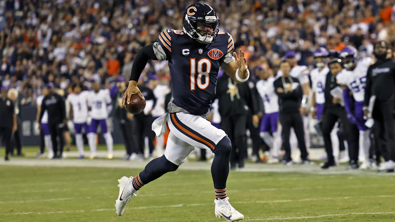 HIGHLIGHT: Caleb Williams does it himself on 9-yard TD run