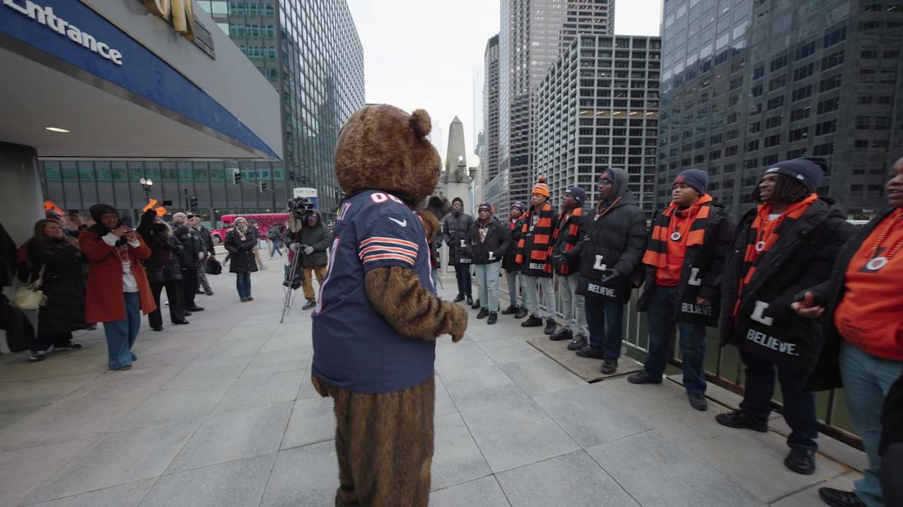 Staley Da Bear, Leo High School choir at Union Station