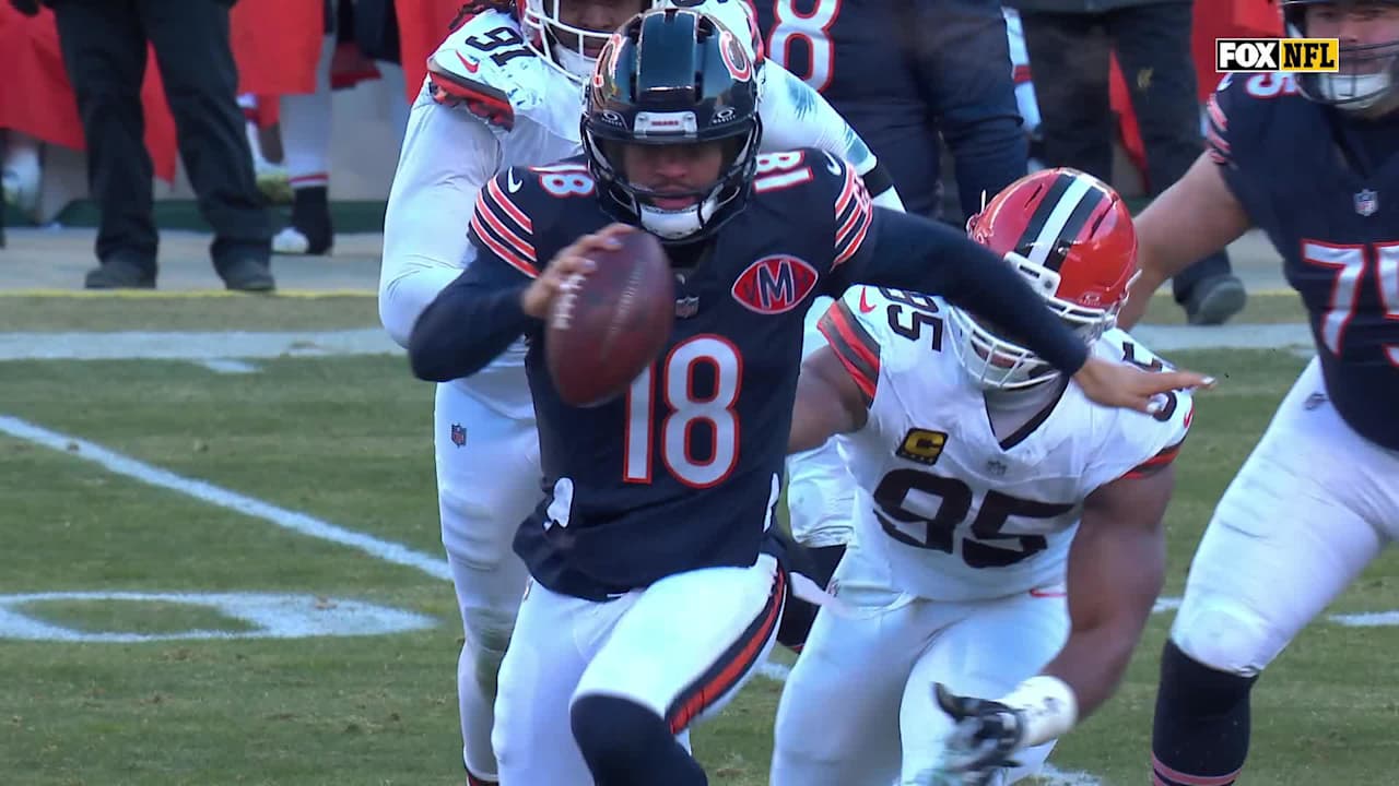 HIGHLIGHT: Caleb Williams evades Myles Garrett for 14-yard scramble