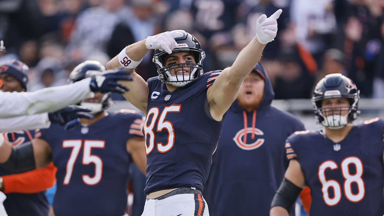 HIGHLIGHT: Caleb Williams drops dime to Cole Kmet for 25-yard gain