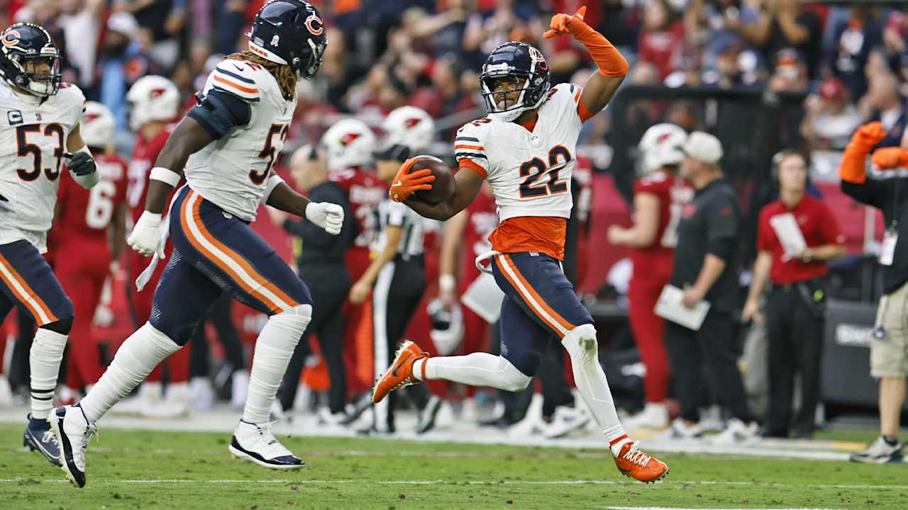 HIGHLIGHT: Peanut Punch! Reddy Steward forces fumble, Elijah Hicks recovers