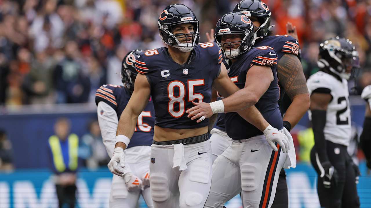 CAN'T-MISS HIGHLIGHT: Cole Kmet's incredible effort gets Bears on board