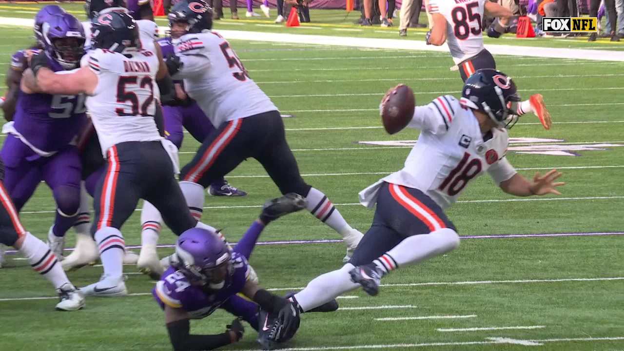 HIGHLIGHT: Caleb Williams spins his way out of a would-be sack for ...