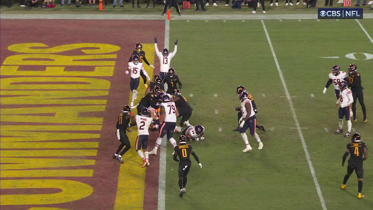 HIGHLIGHT: Caleb Williams flips pass to Cole Kmet for 2-point conversion