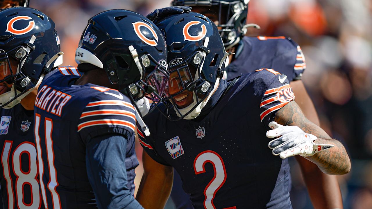 HIGHLIGHT: Caleb Williams finds wide open DJ Moore for 34-yard TD