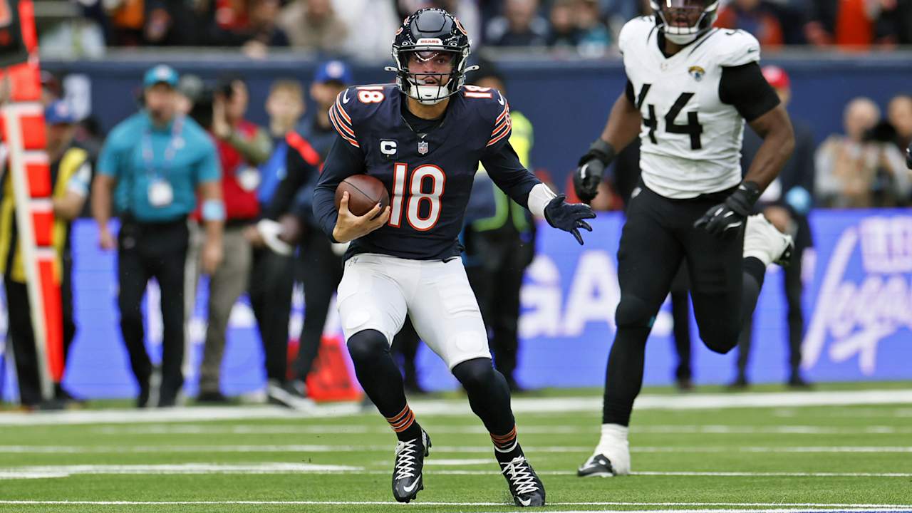 HIGHLIGHT: Caleb Williams hits turbo boost on 24-yard rush