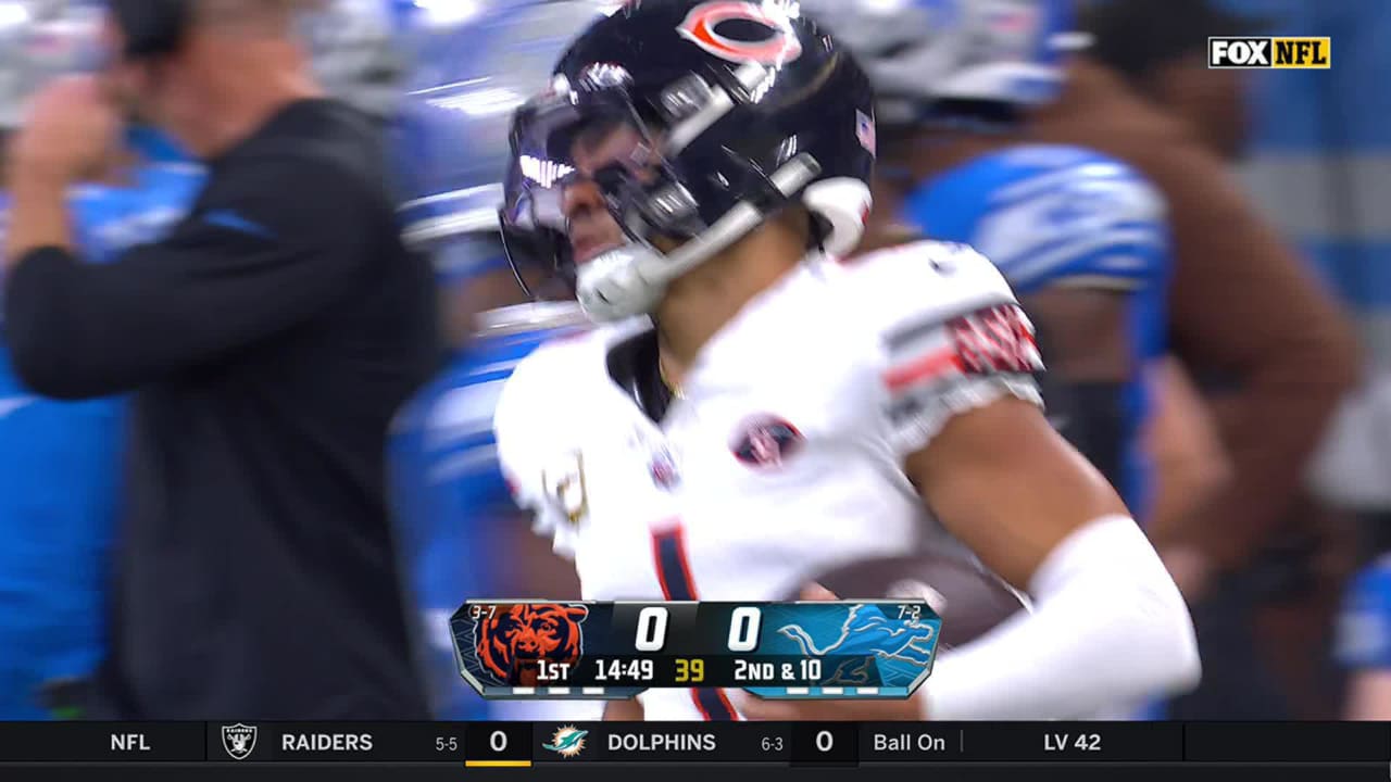 HIGHLIGHT: Justin Fields sprints for 29 yards