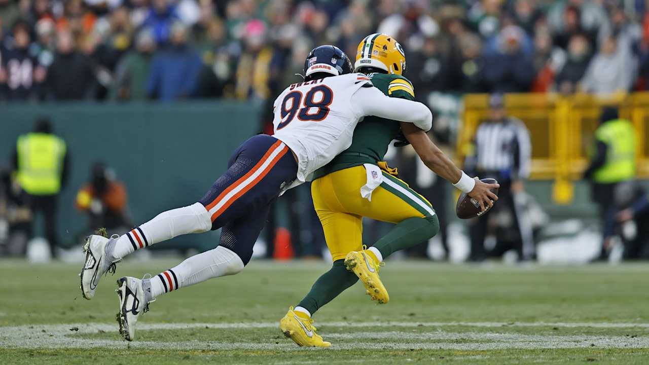 HIGHLIGHT: Montez Sweat sacks Jordan Love for 14-yard loss