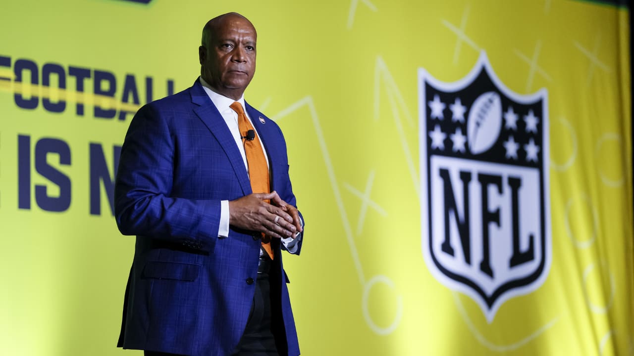 Kevin Warren delivers inspirational speech at NFL Women’s Forum
