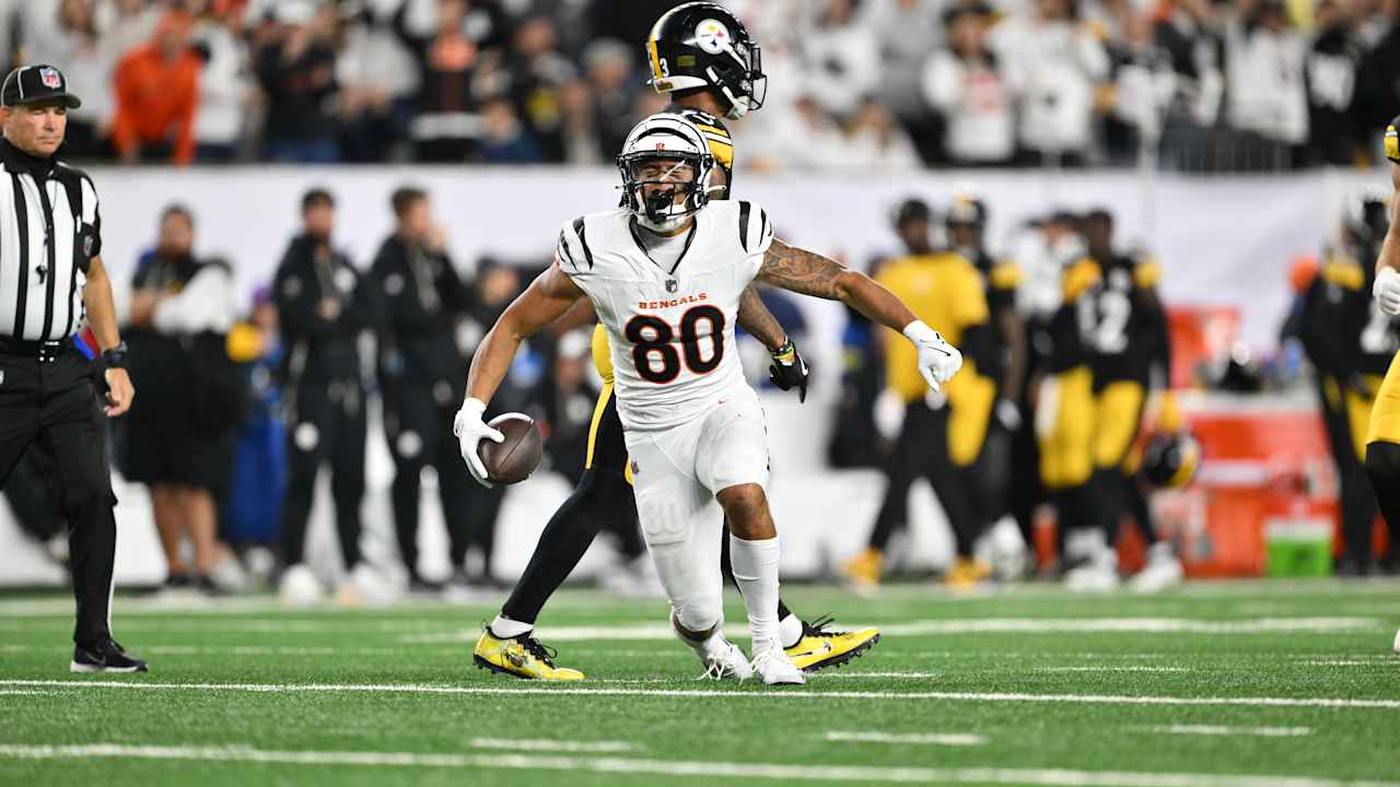 Joe Flacco flicks a 38-yard deep ball perfectly into the hands of ...