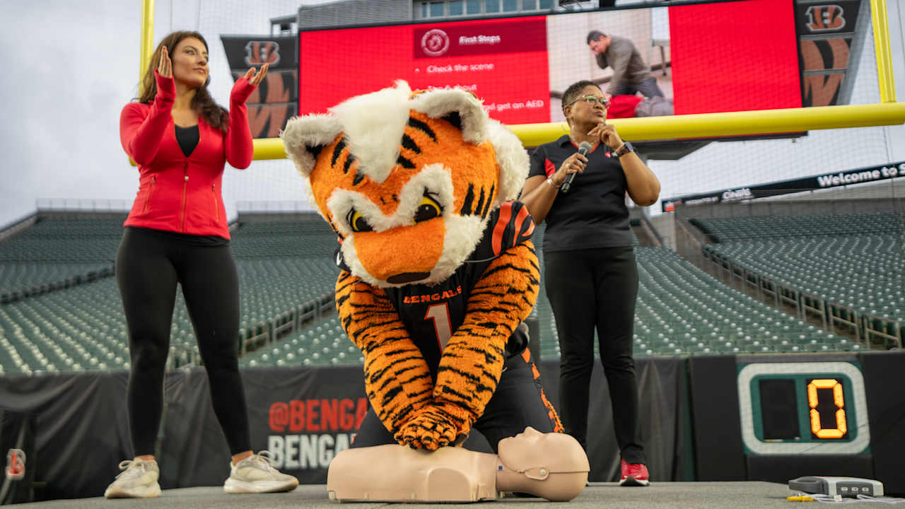 Bengals Save The Dey Event Provides Participants with Lifesaving Skills
