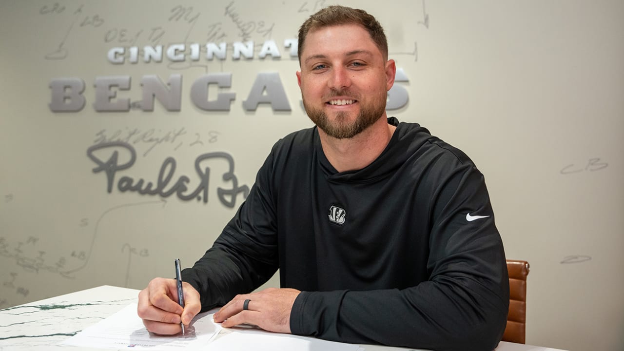 Bengals Re-Sign Tanner Hudson