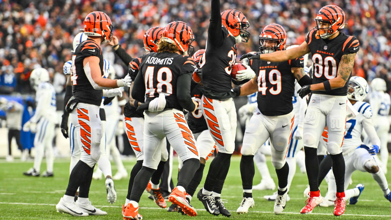 Isaiah McKenzie muffs punt inside Colts' 20-yard line after colliding ...