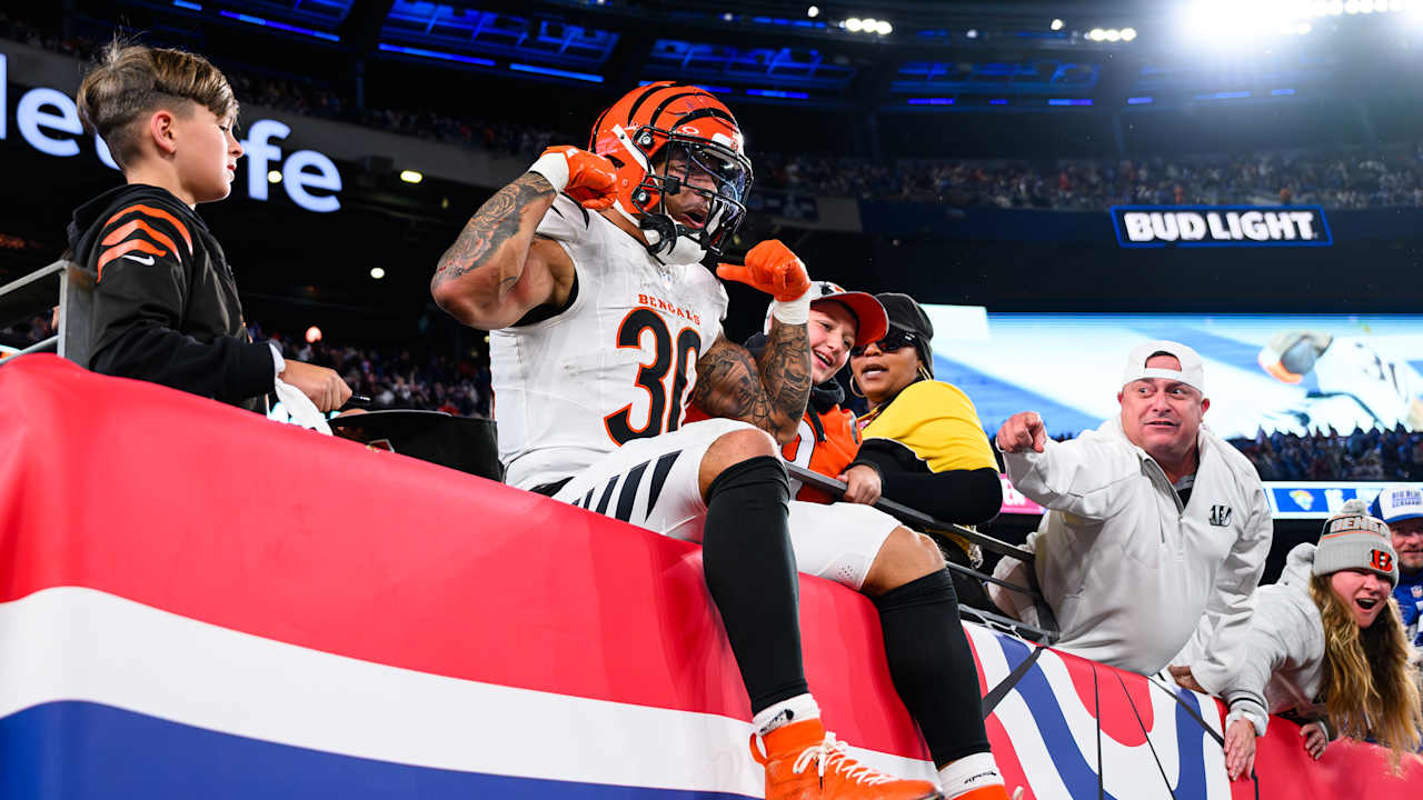 Brown caps game-sealing 30-yard TD with leaping celly into visiting Bengals fans | 2024 HIGHLIGHTS