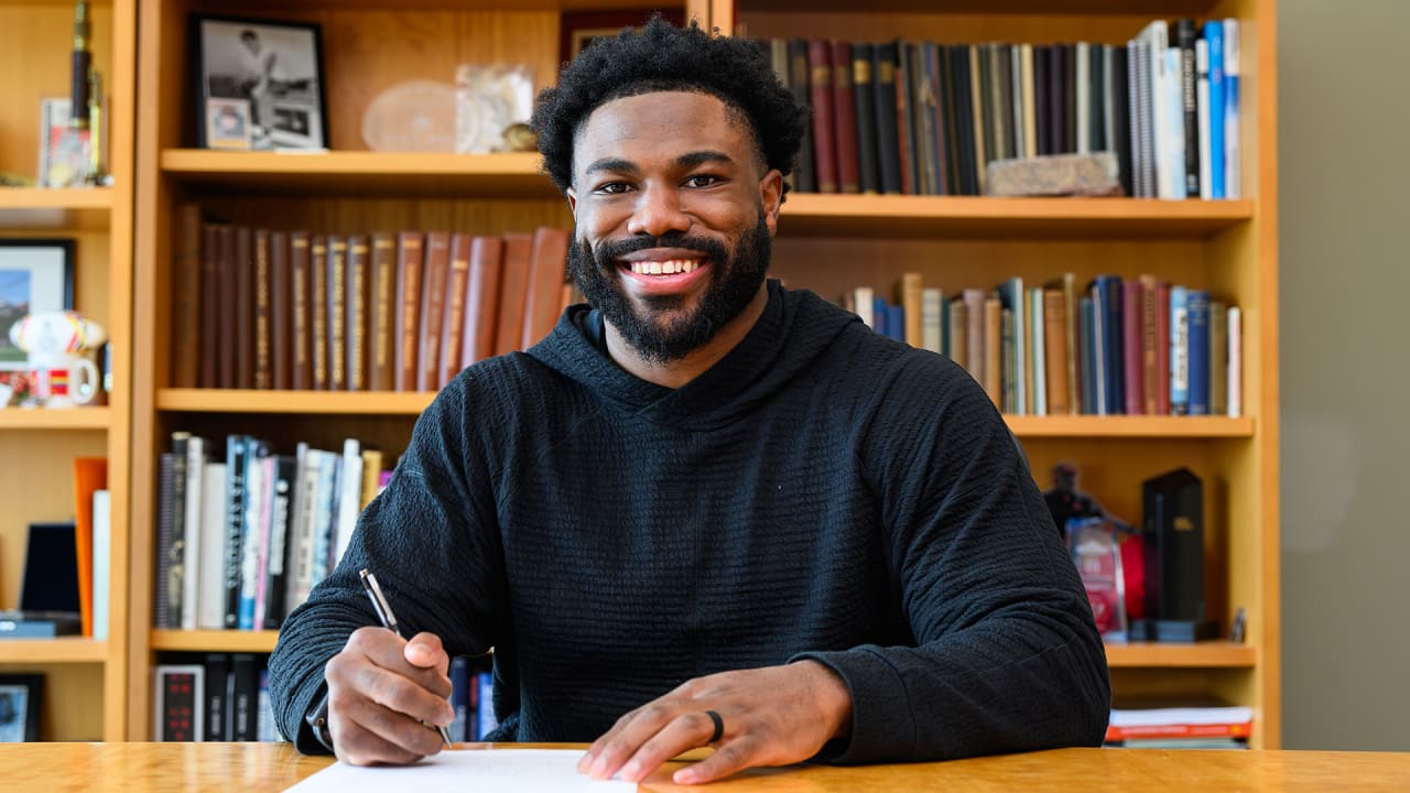 Bengals Sign Zack Moss