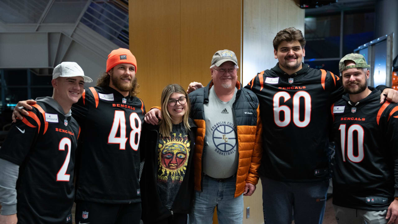 Photos: Bengals Players Salute the Season
