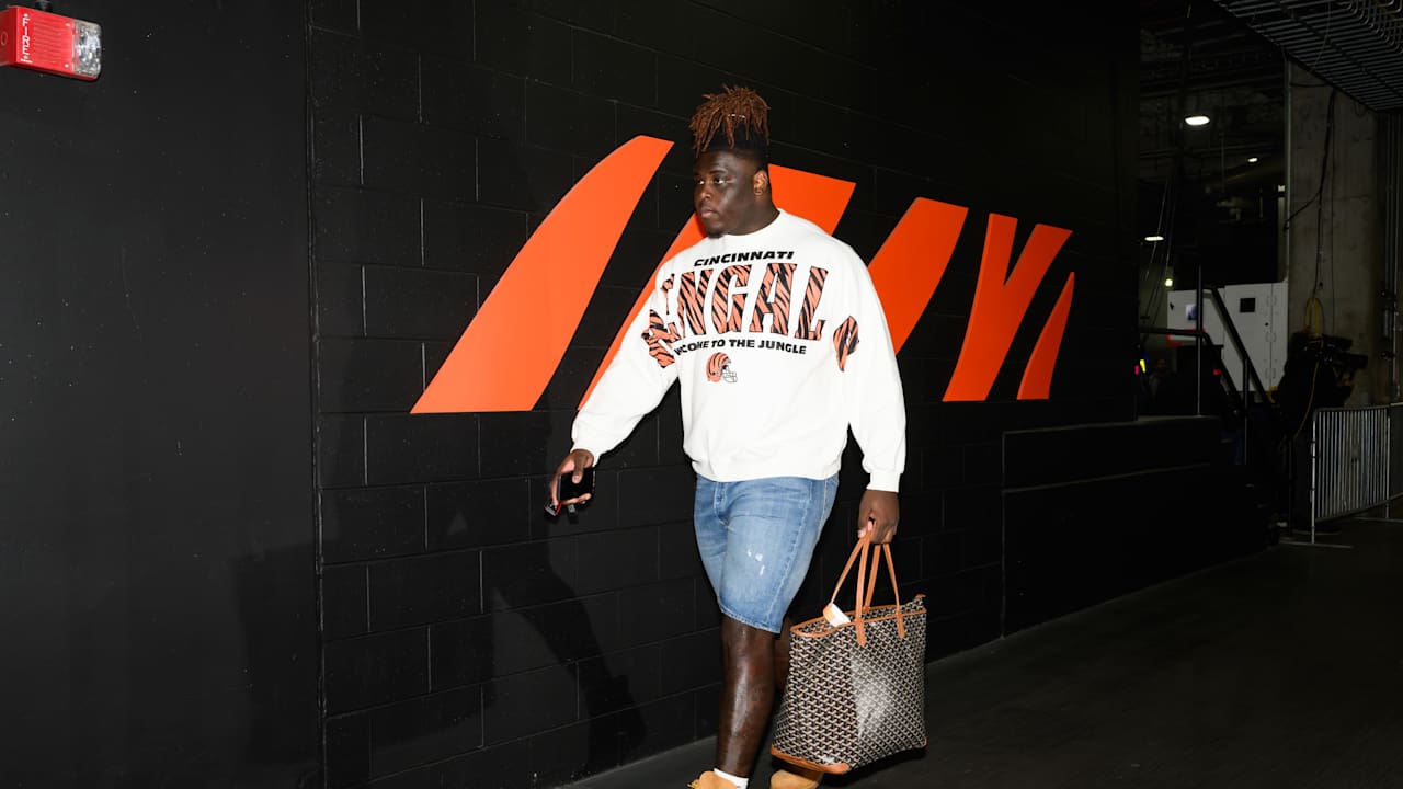 ARRIVAL PHOTOS | Bengals Arrive at Paycor Stadium for Week 17 Against ...
