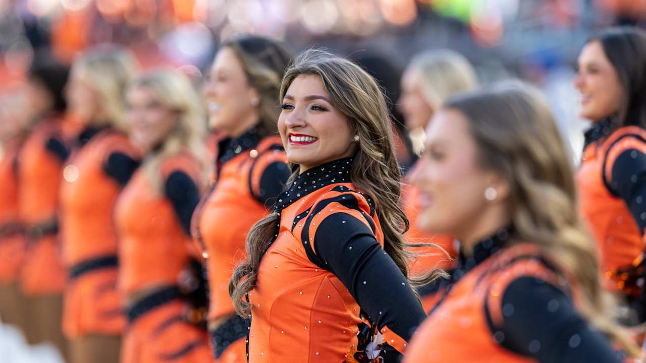CHEERLEADER PHOTOS | Best of Ben-Gals in Week 13 Against Steelers