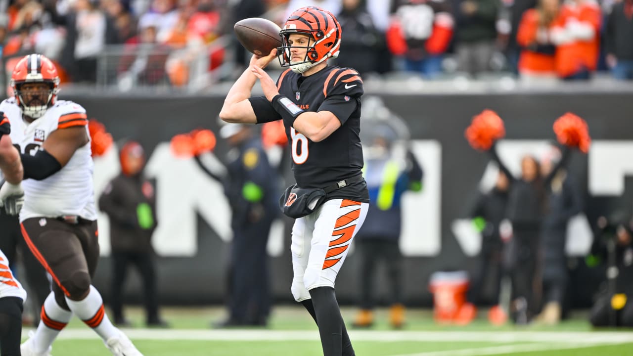 Browning delivers 25-yard dime to Irwin on third-and-18