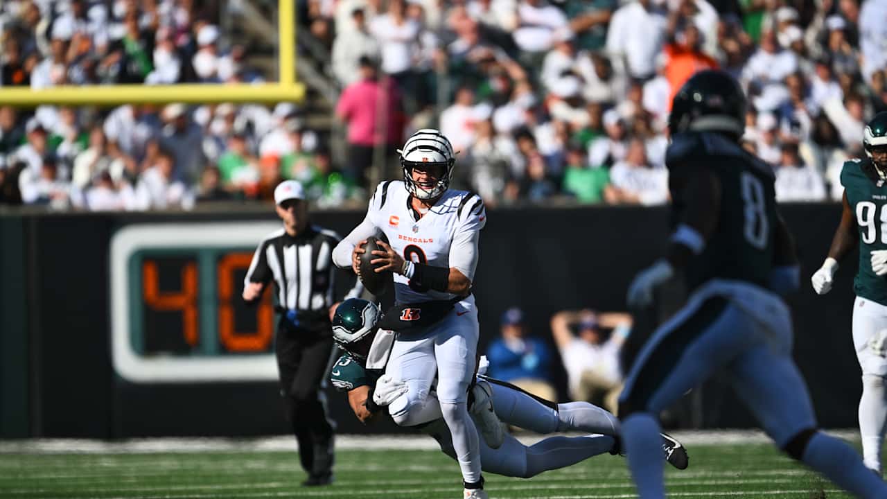 Burrow's 8-yard scramble is just enough to pick up a third-down conversion | 2024 HIGHLIGHTS