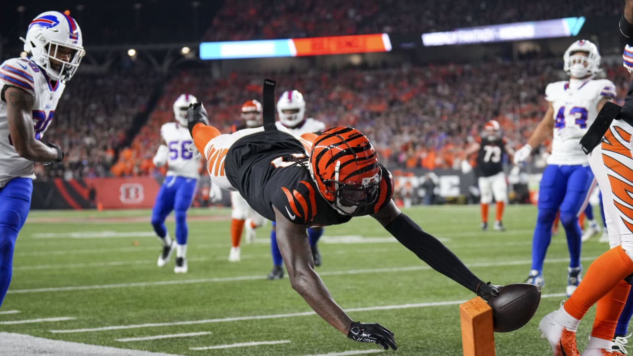 Every catch from Tee Higgins' 110-yard game Week 9