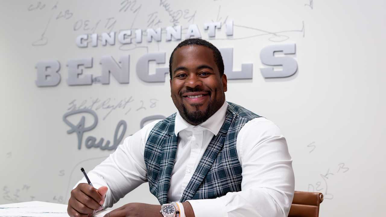 Bengals Re-sign DT B.J. Hill