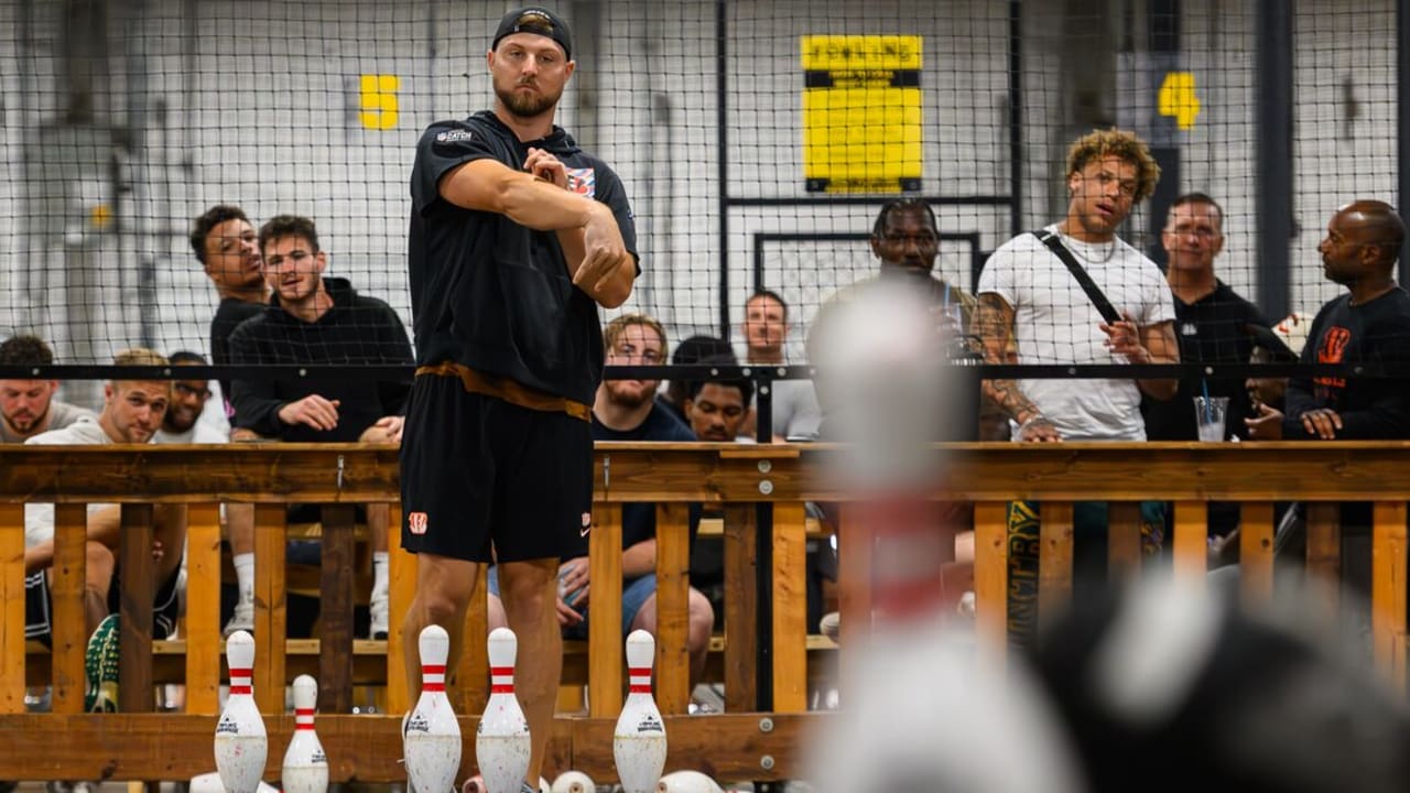 Photos: Bengals Team Bonding at Fowling Warehouse