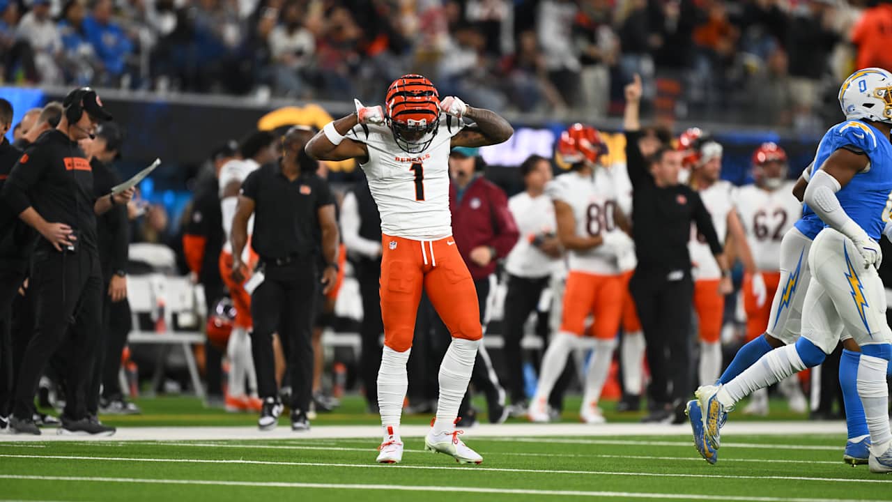 GAME PHOTOS | Best of Sunday Night Football Week 11 against Chargers