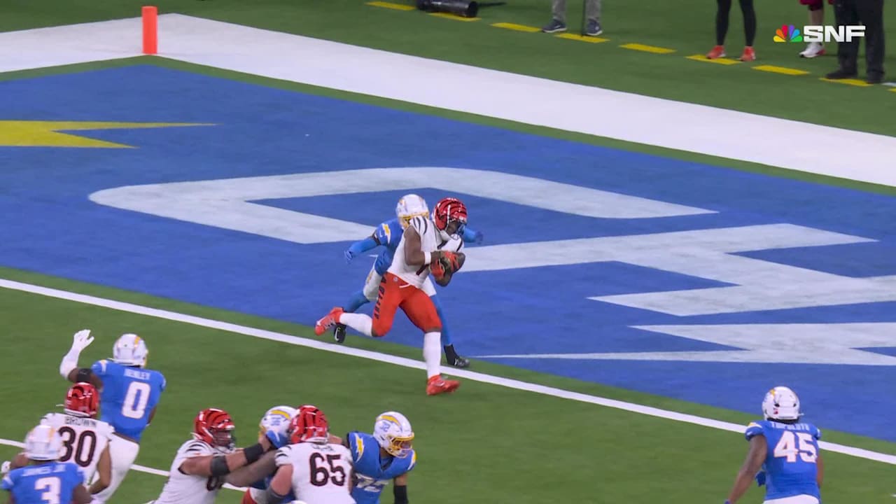 Burrow's fourth-down TD pass to Chase trims Chargers' lead | HIGHLIGHTS