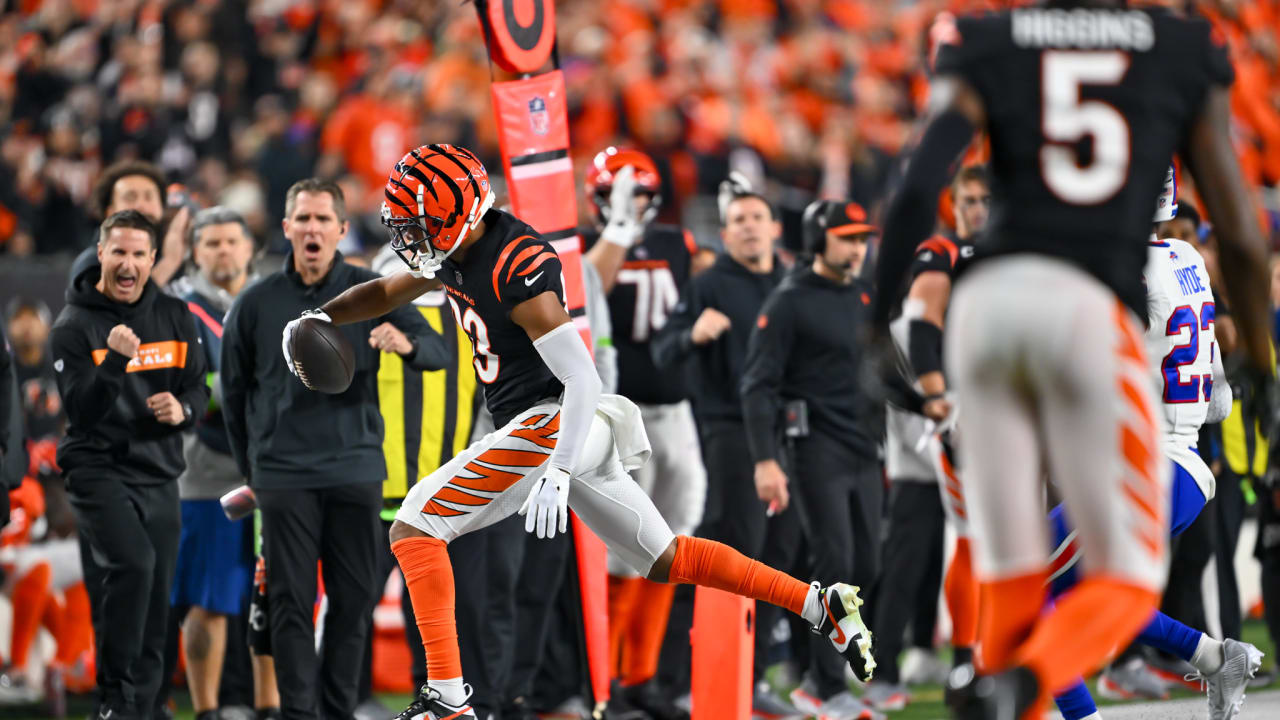 Tyler Boyd turns Burrow's sideline throw into 32-yard catch and run