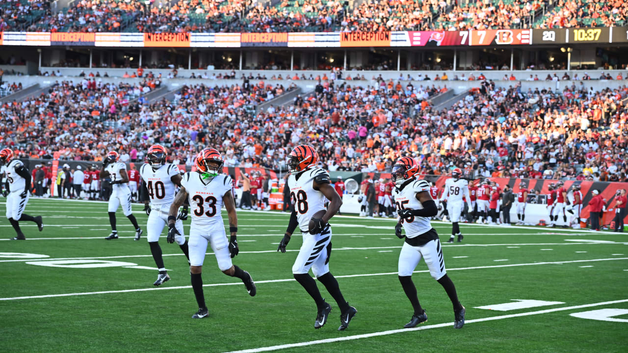 Josh Newton leaps for high-point INT from Kyle Trask | 2024 HIGHLIGHTS