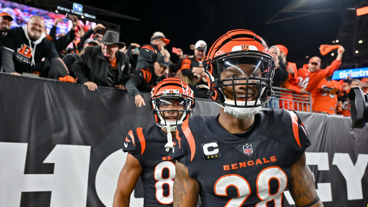 Mixon picks up 15 yards on Bengals' well-executed screen play