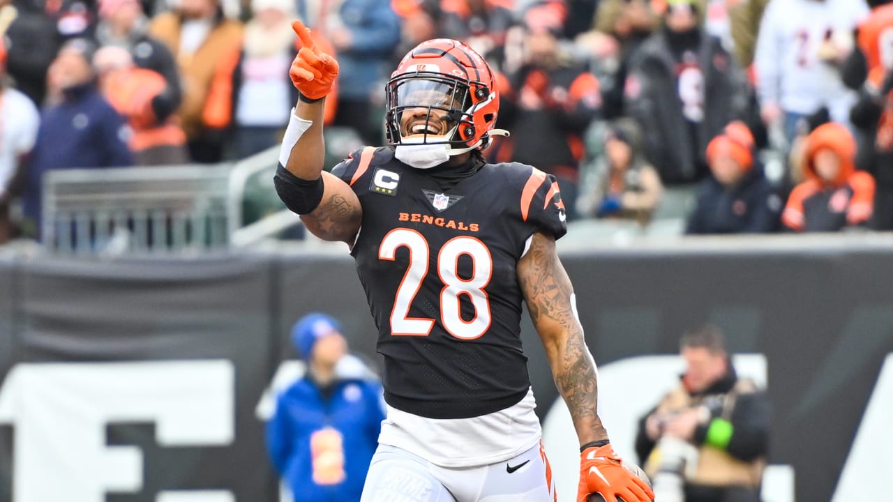 Mixon's ninth rush TD of '23 season opens scoring in Browns-Bengals