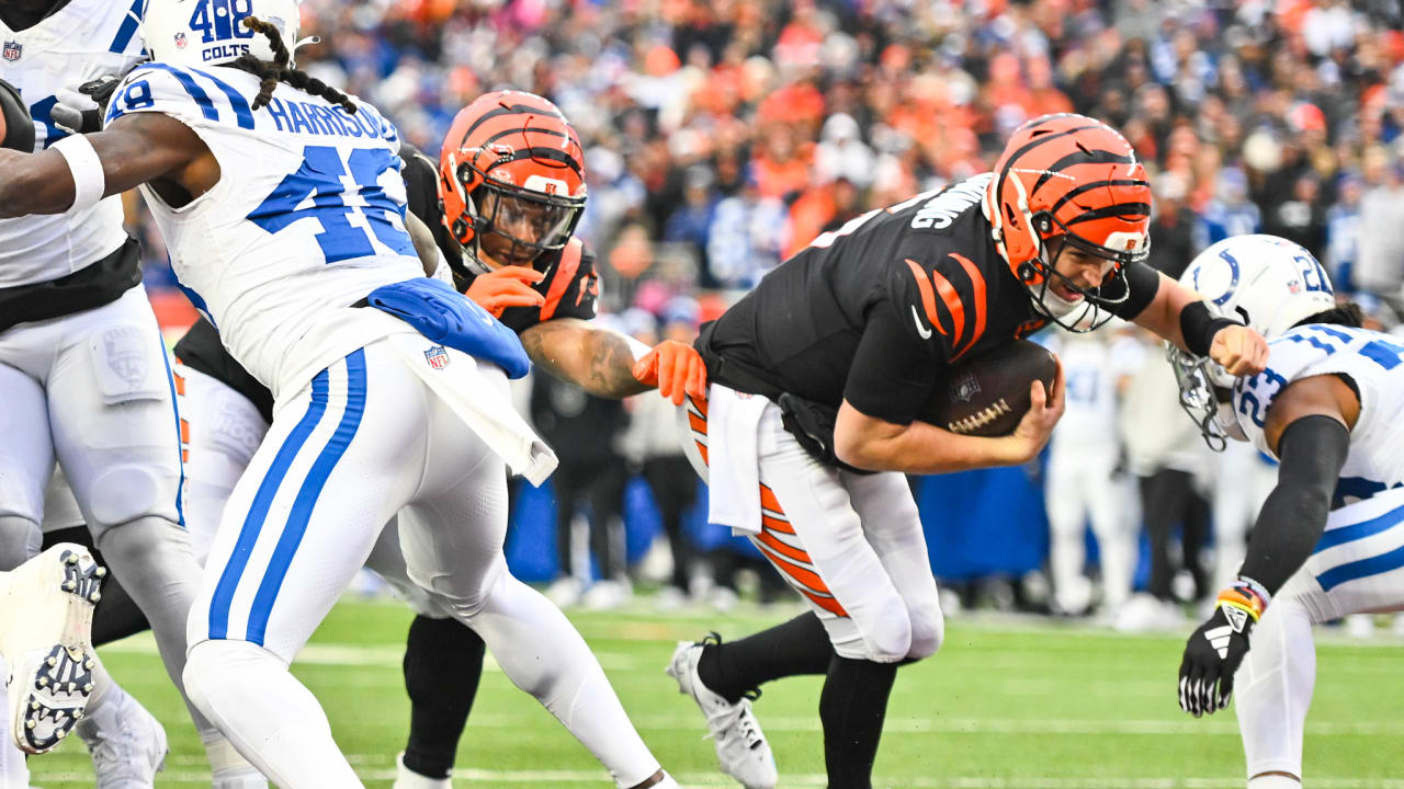 Browning boosts Bengals' lead vs. Colts with QB-sneak TD run