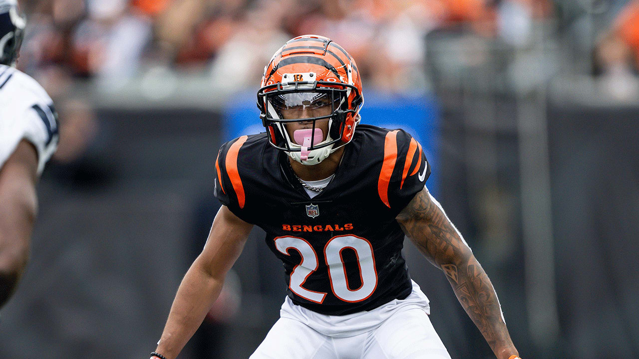 Quick Hits: Bengals Ruler Of Jungle Leon Hall Raves Of Michigan Clone ...